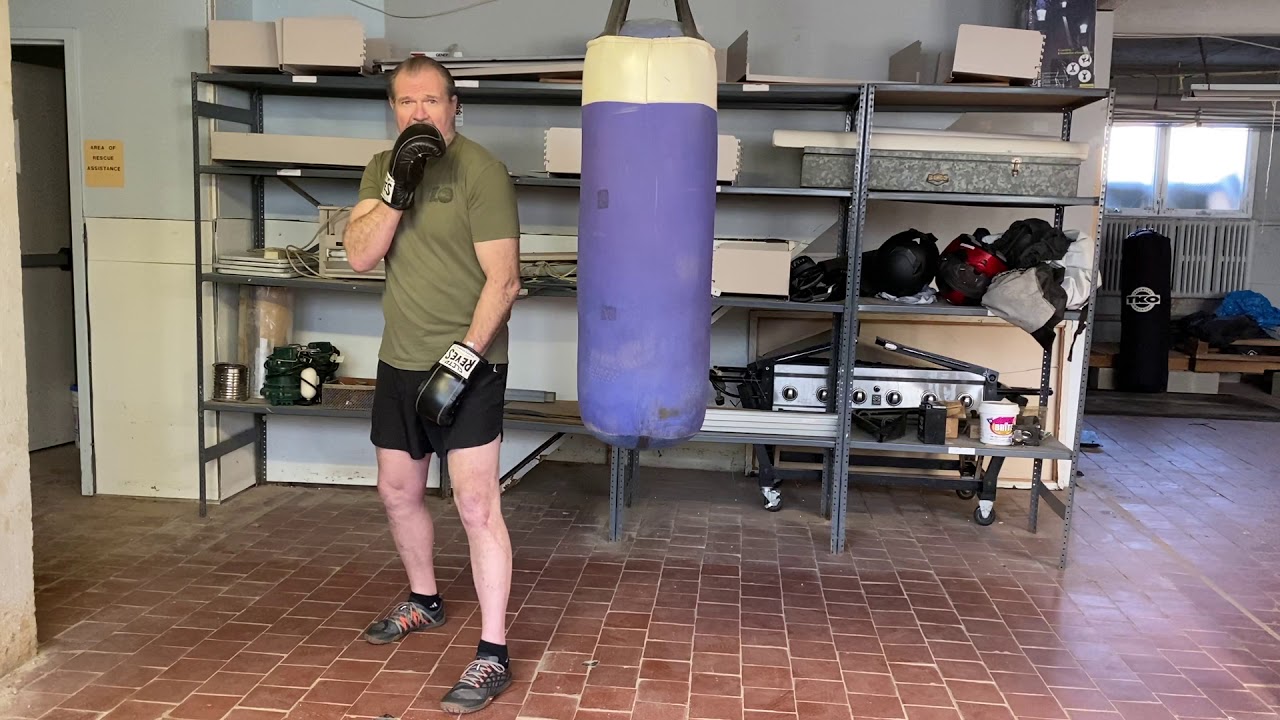 Fighting posture for MMA, Boxing, Self Defense - YouTube