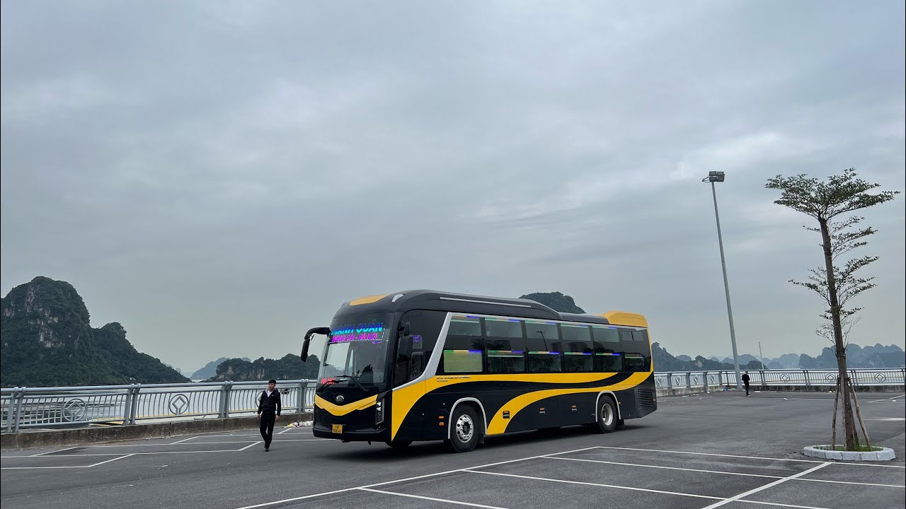 Đi giao xe Kia grand bird nghỉ ngơi giữa đường ông bác thấy xe đẹp quá ...