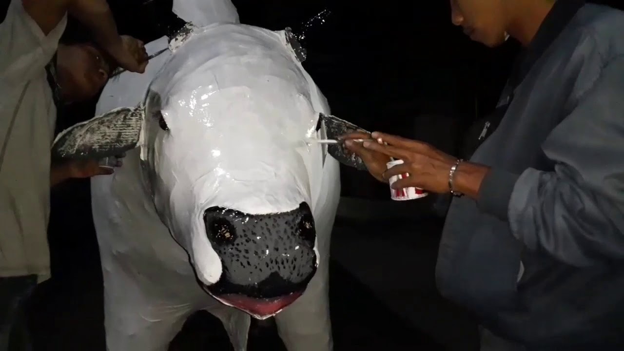 PROSES PEMBUATAN PATUNG SAPI UNTUK KARNAVAL TAKBIR KELILING 2019 - YouTube