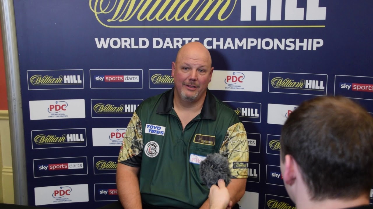 PDC Dart WM 2020: Darin Young nach 3:1 gegen Raymond van Barneveld ...