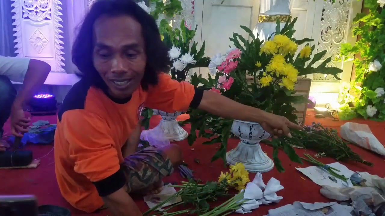 contoh merangkai bunga vas buat pelaminan - YouTube