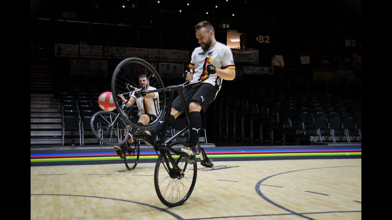 Radball Showauftritt Cycleball show apperance - YouTube