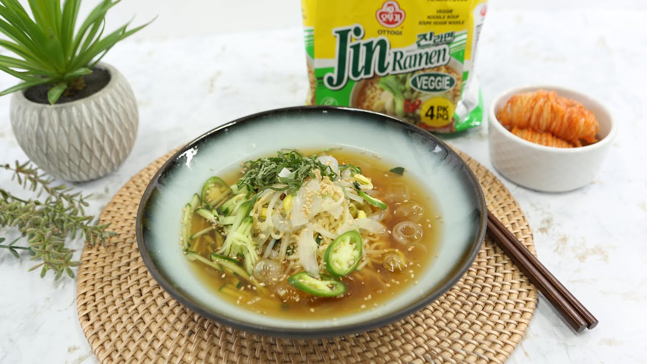 How to Make Cold Summer Ramen *Vegan Edition* (야채 냉라면) - YouTube