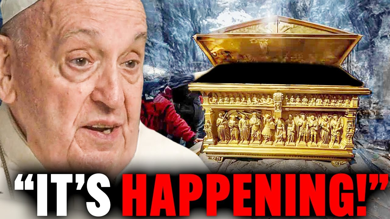 Scientists FINALLY Opened The Ark Of Covenant! What They Found Inside ...