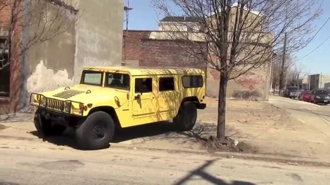 Driving a Huge Hummer in a Big City - YouTube