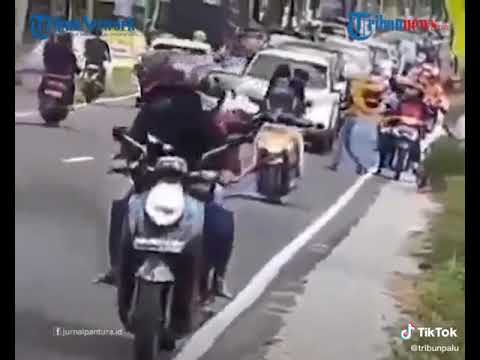 VIDEO VIRAL wanita bercadar bikin aku