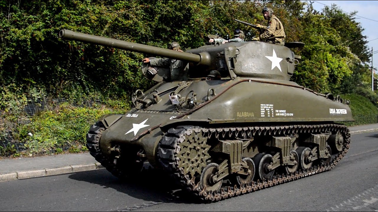 Wonderful radial engine sound of a Sherman M4A1 76mm - YouTube