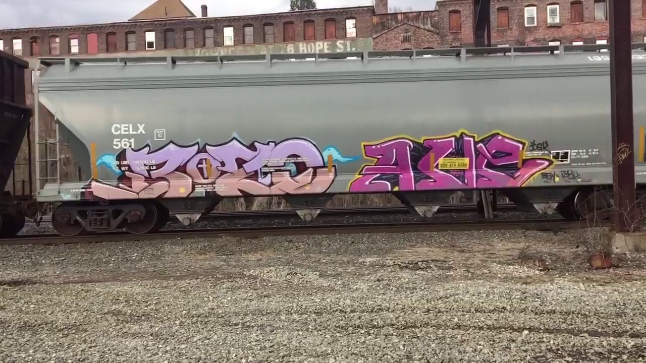 HD Mec 7585 c40-8 - 7575 c40-8 lead edrj west through greenfield on 4 ...