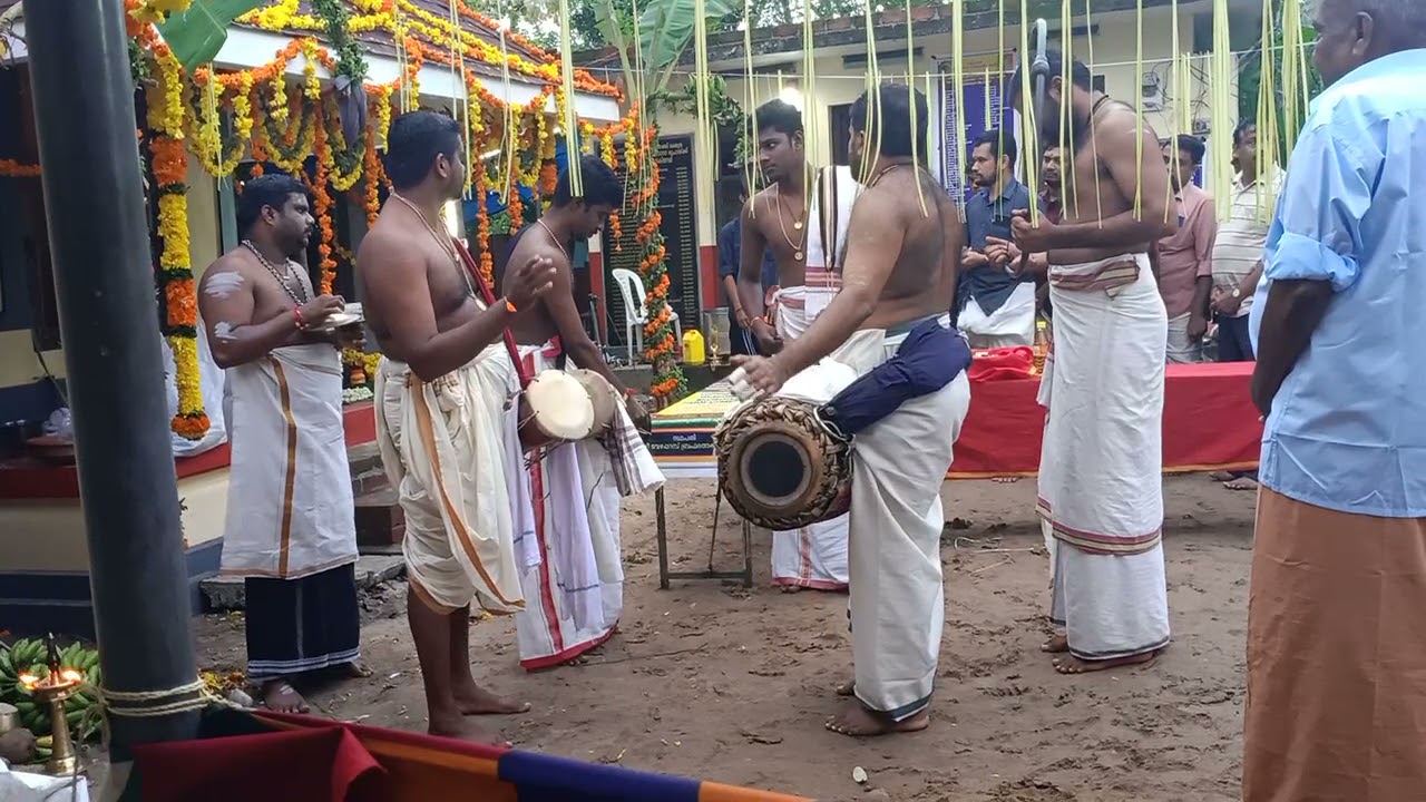 Panchavadyam - YouTube