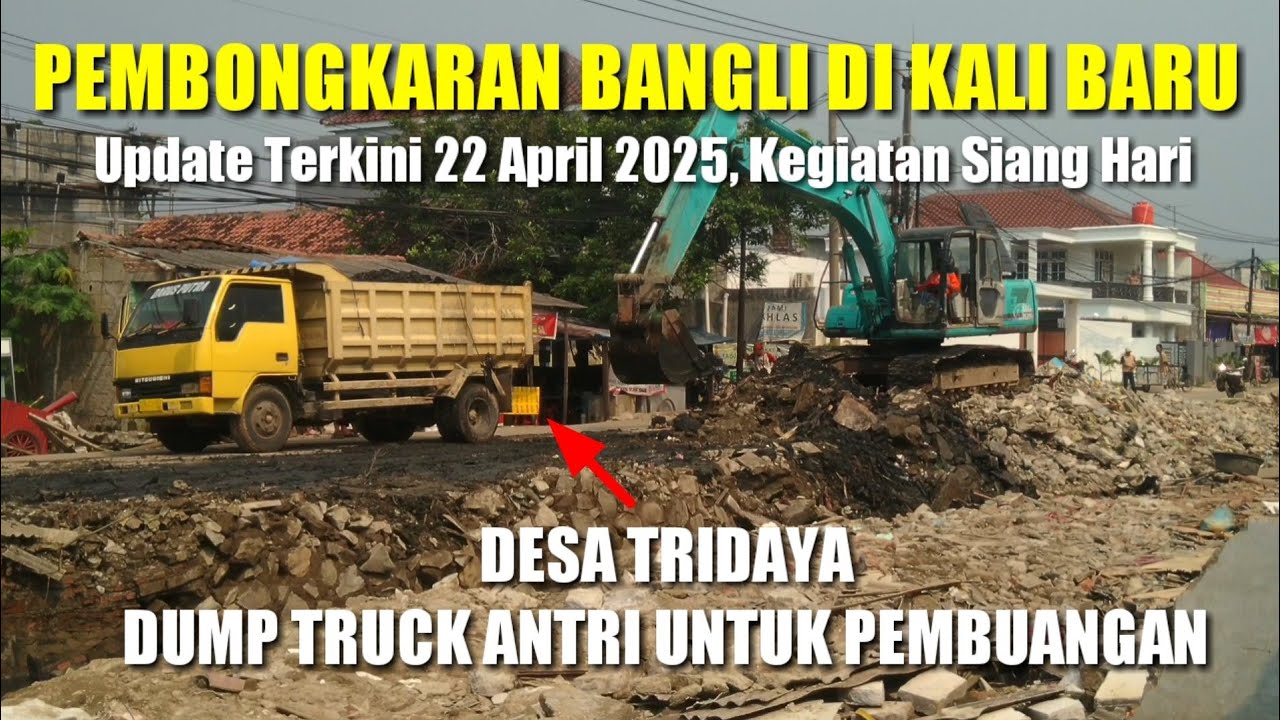 DUMP TRUCK MENGANTRI UNTUK PENGANGKUTAN PUING BANGUNAN LIAR DI KALI ...