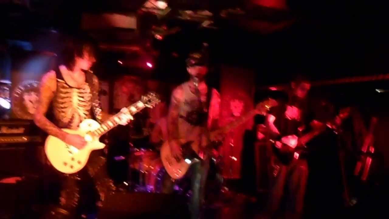 THE ROYAL BLASPHEMY - NO FUTURE @ The Intrepid Fox, London, UK - YouTube