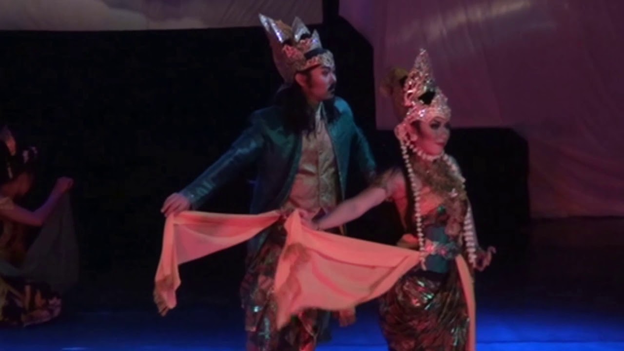 Pertunjukan Sendra Tari Dewi Asri Jurusan Tari ISBI Bandung di Taman ...