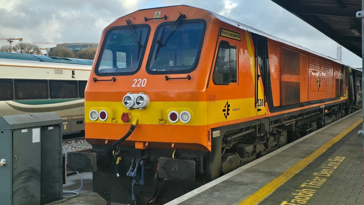Retro 201 class loco: 220 'River Blackwater' departs Dublin Heuston: 20 ...
