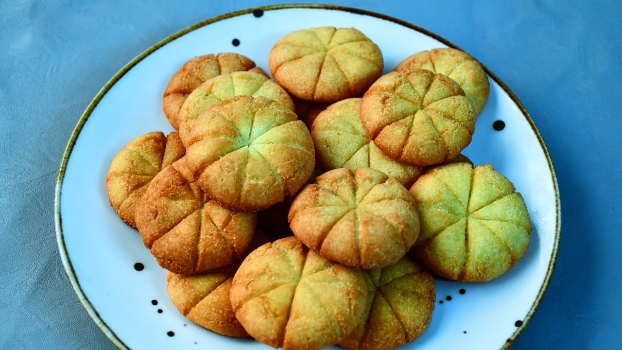 Dim pitha / Dimer pitha recipe / suji pitha / সুজির পিঠা / Egg snacks ...