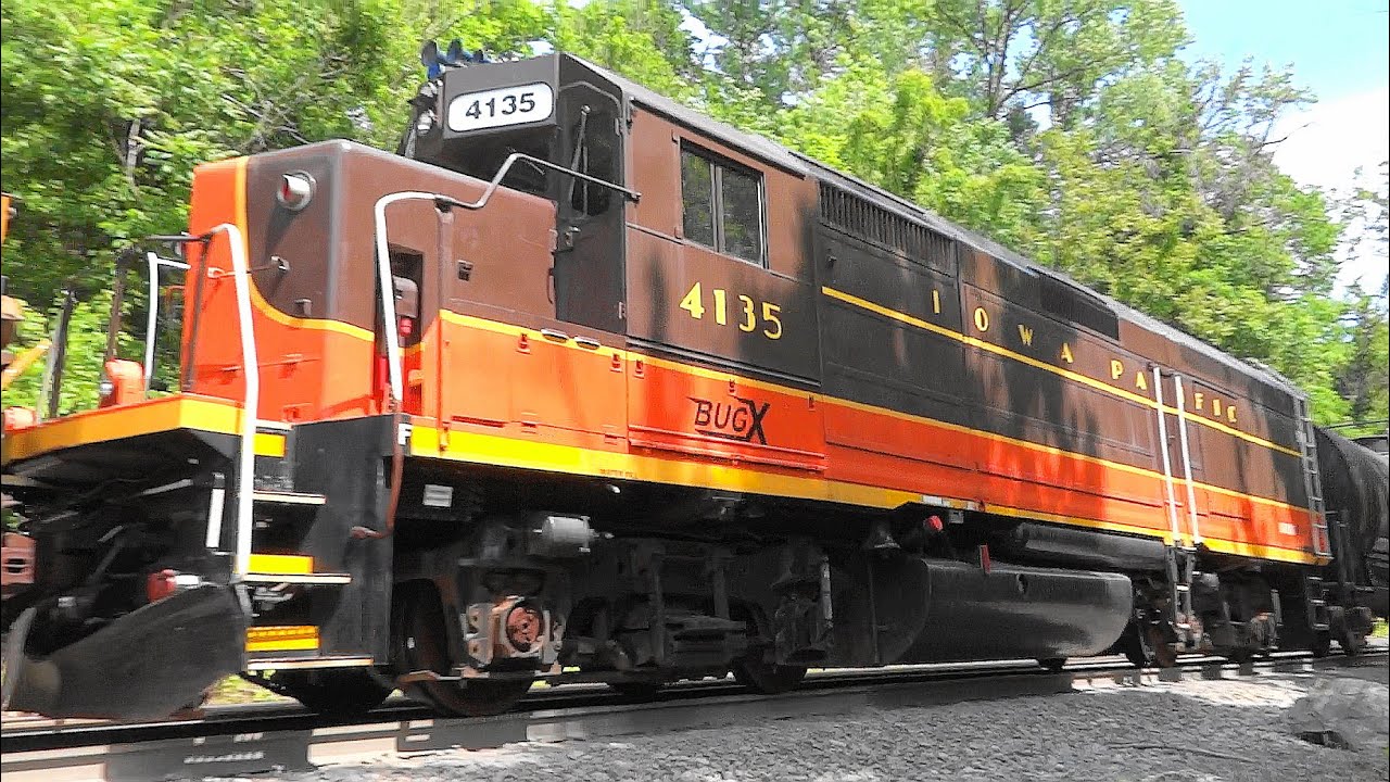 Rare Catch of BUGX EMD GP40FH-2 on CSX Freight Train - YouTube