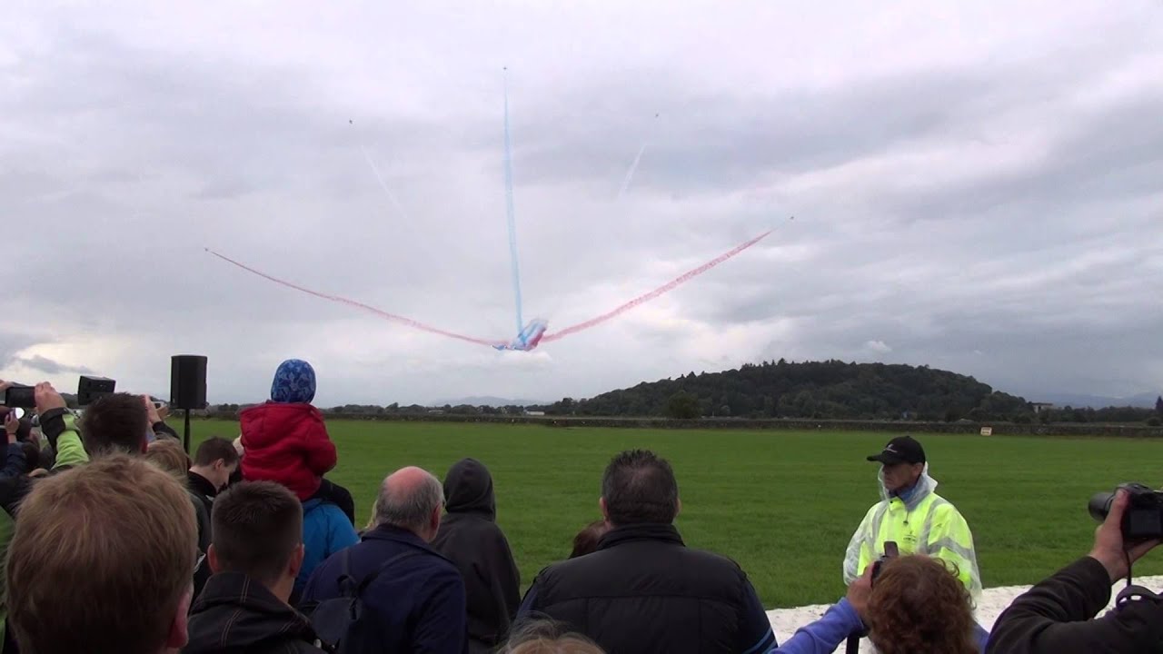 20140628170757 Red Arrows Split - YouTube