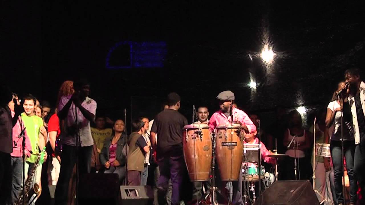 Grupo Kazzabe Rebane Tuku Tukito Noche de Estrellas 2011 - YouTube