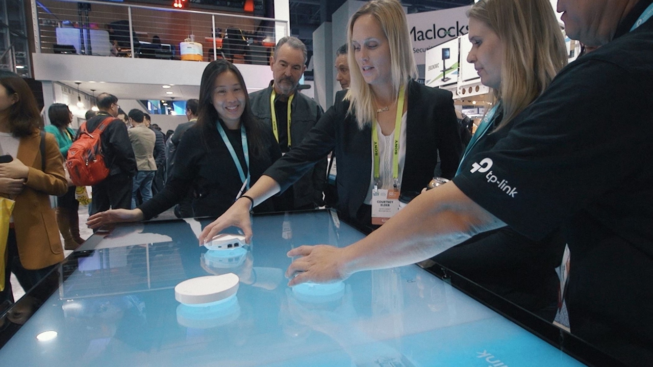 TP Link CES 2017 - Interactive Table w/ Object Recognition - YouTube