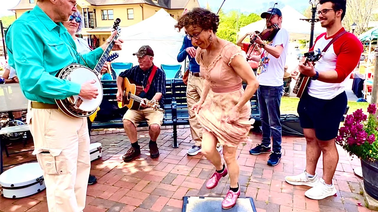 Rockin’ Bluegrass Banjo Buckdance - Moonshine & Steve Parker jam - Bear ...