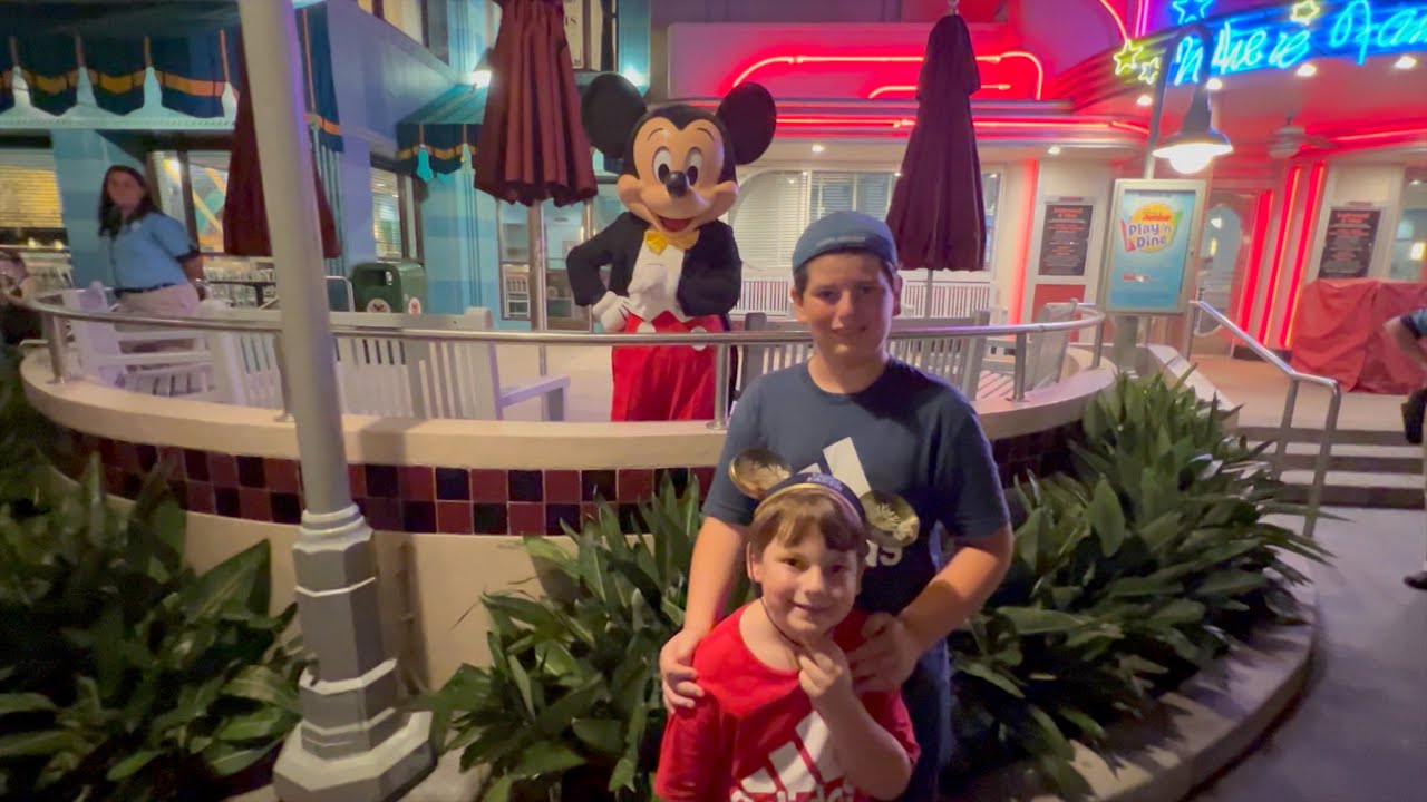 Meeting Mickey Mouse Meet & Greet in Hollywood Studios at Disney World ...