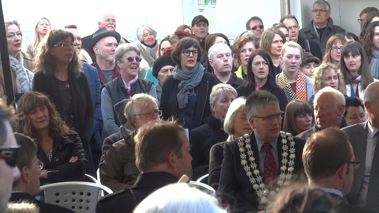 Len Lye Powhiri - Purea nei Waiata - YouTube