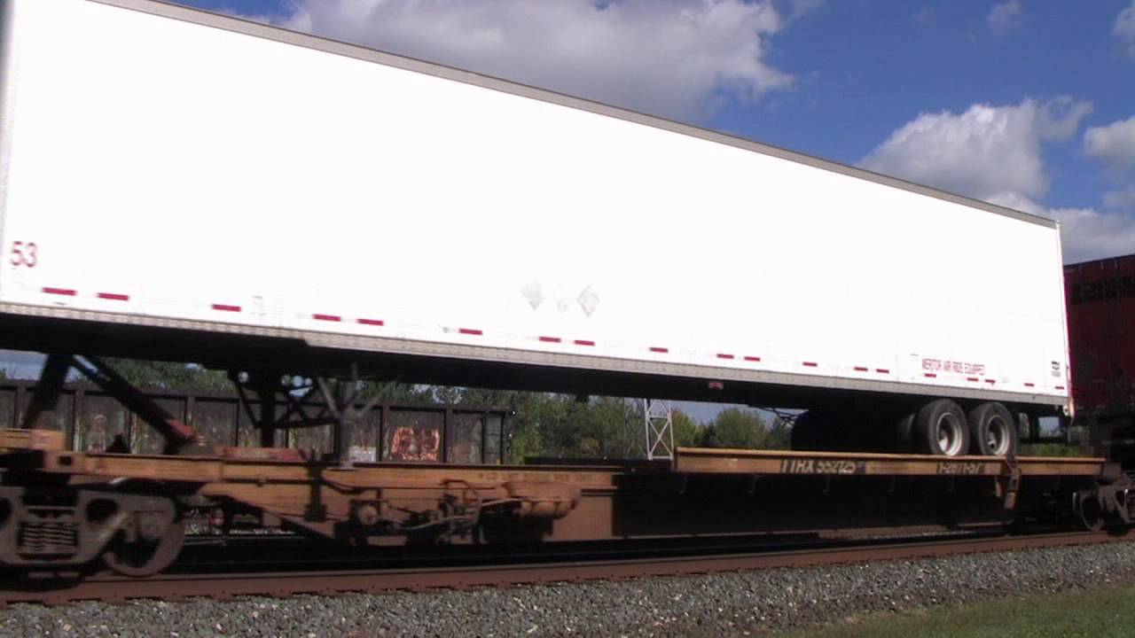 CSX trailer train at Berea, Ohio - YouTube