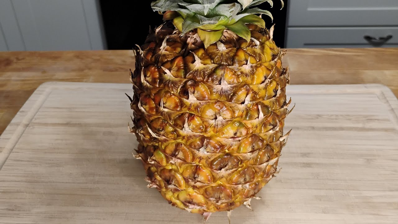 Preparing A Juicy Pineapple 😋 - YouTube