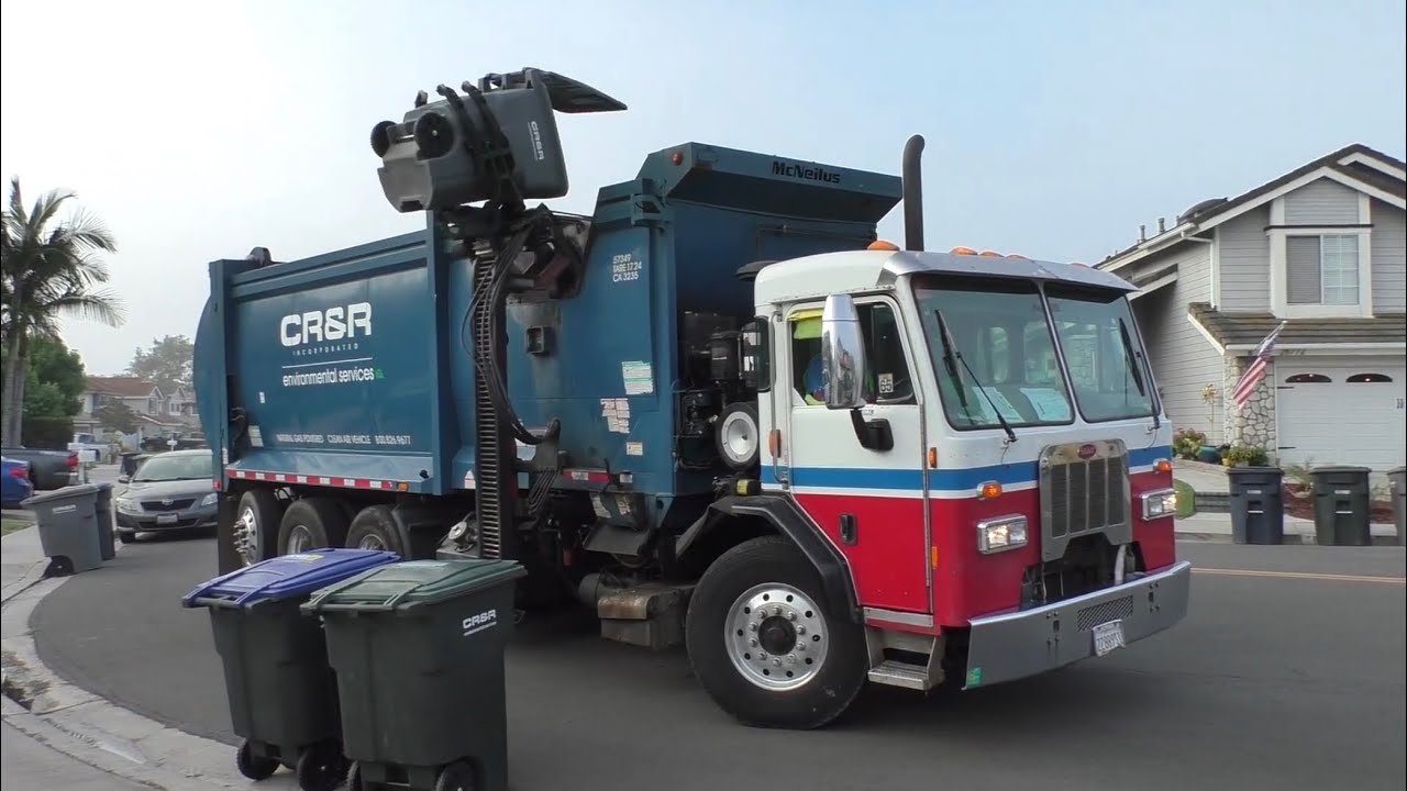 Fast Revving McNeilus ZR Side Loader - YouTube