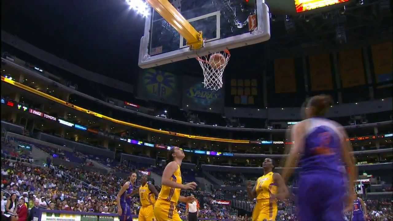 Diana Taurasi Incredible Circus Shot Layup! - YouTube