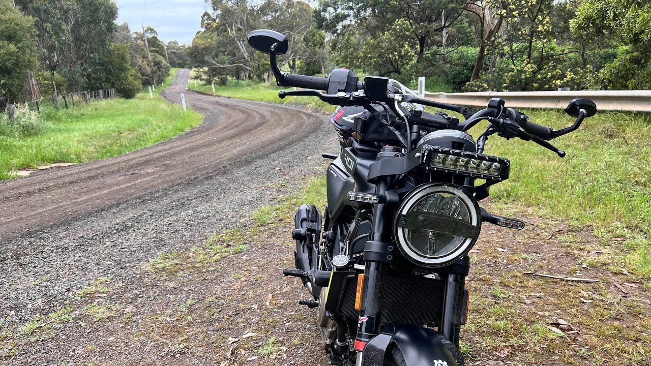 401 raw audio/new camera on back roads and bitchumen near Whittlesea ...