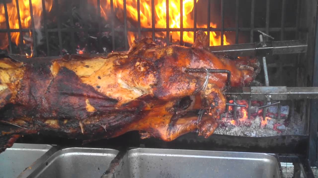 Cuisson d'un Cochon à la Broche de 65Kg au feu de Bois, vidéo n°3 - YouTube