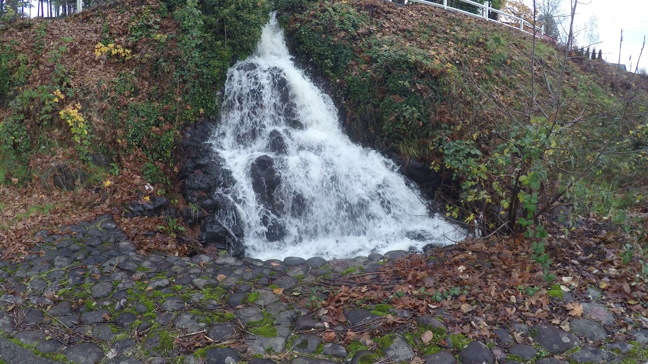 waterfall in Mill City, 4k - YouTube