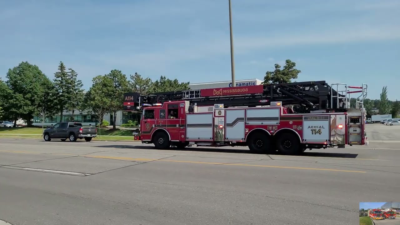 |4K| Mississauga Fire Aerial 114 Responding - YouTube