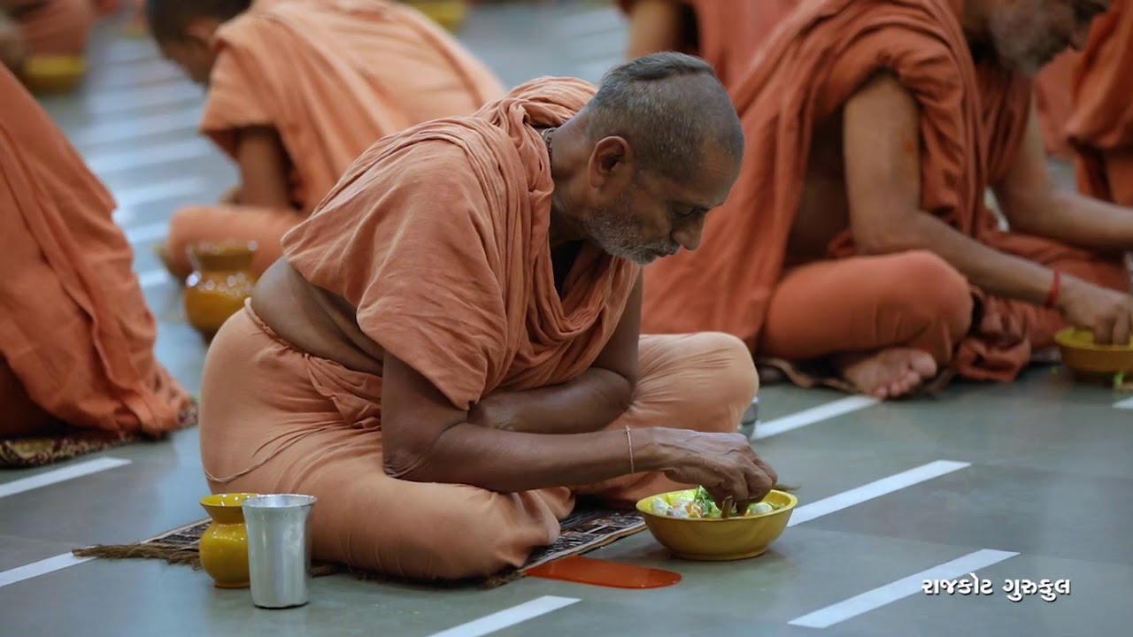 SWAMINARAYAN SANTNU SAMUH BHOJAN - YouTube
