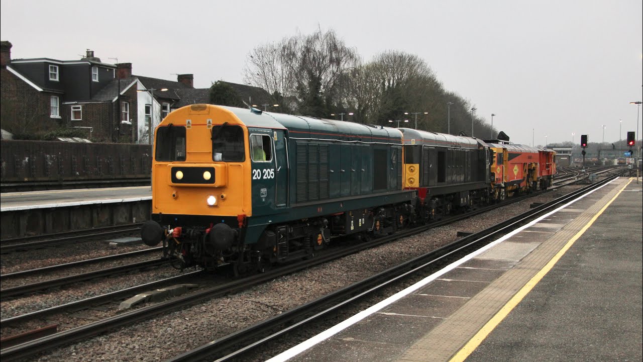 BR Blue 20205 & BR Green 20007 drag Colas Tamper DR73905 for export at ...