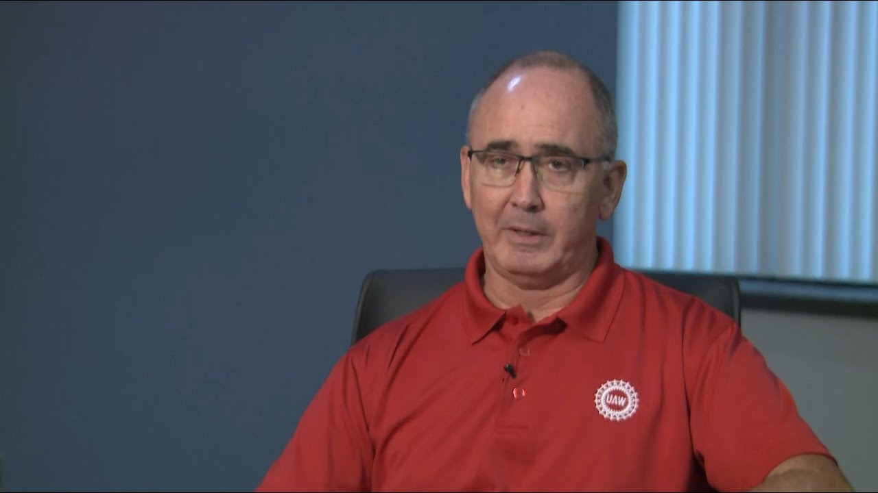 CBS News Detroit goes one-on-one with UAW President Shawn Fain - YouTube