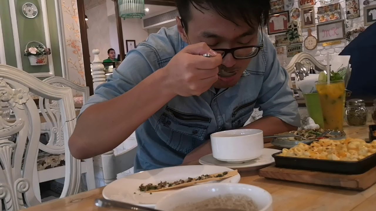 Grandmama's cafe|Vashi|Palm beach road|Navi mumbai - YouTube