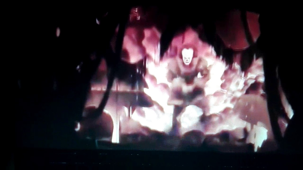 Pennywise dancing original clip IT 2017 - YouTube