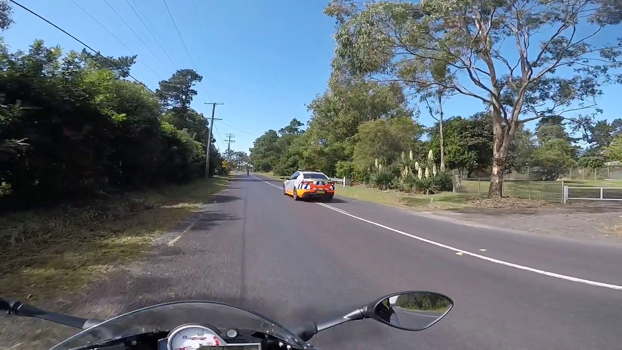 Cop chases bikes mt09! - YouTube