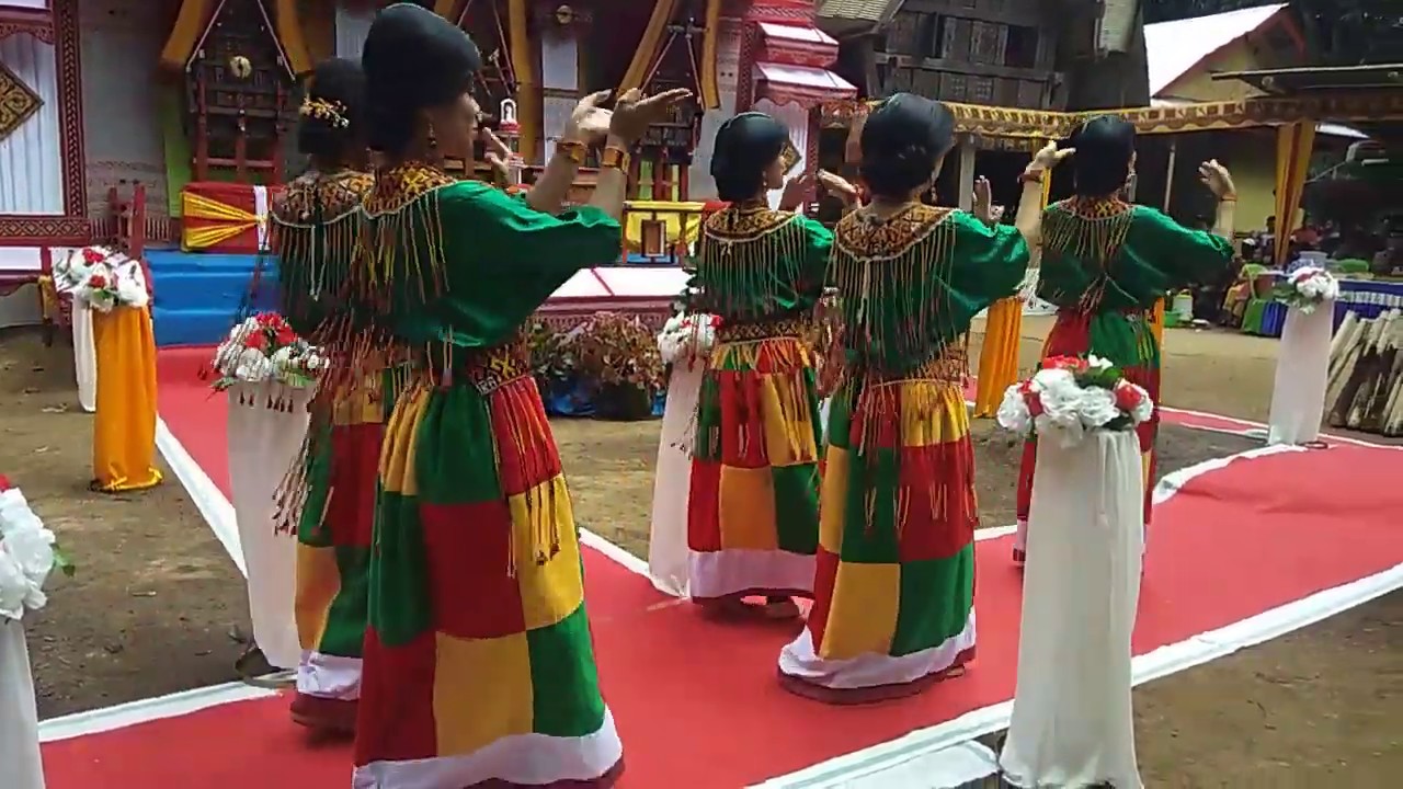 tari toraja pa'gellu' untuk pengiring pengantin full action - YouTube