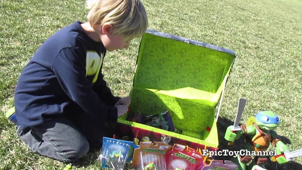 TEENAGE MUTANT NINJA TURTLES Surprise Treasure Chest with Surprise Toys ...