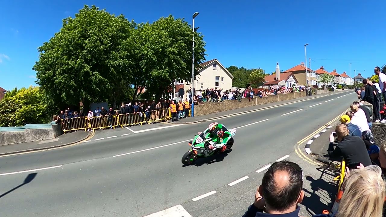 190mph/300kmh+ - Isle of Man TT 2022 - Bray Hill Madness - Superbike ...