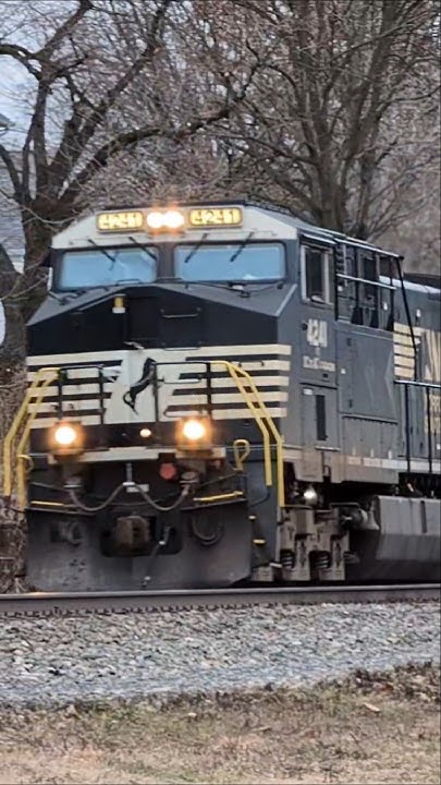 NS 4241 #shorts #railway #railroad #norfolksouthern #railfan - YouTube