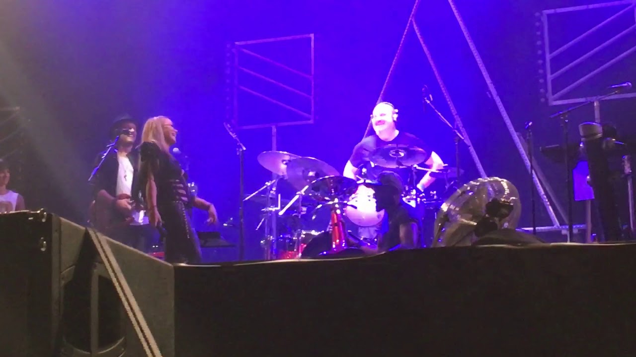Drumsolo Steve Barney @ Nostalgie Beach Festival - YouTube