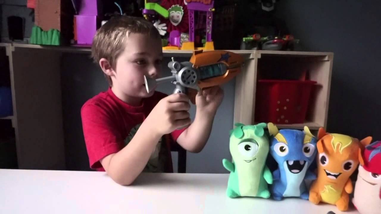 SlugTerra Blaster Opening and Review! Watch as slugs get shot around ...