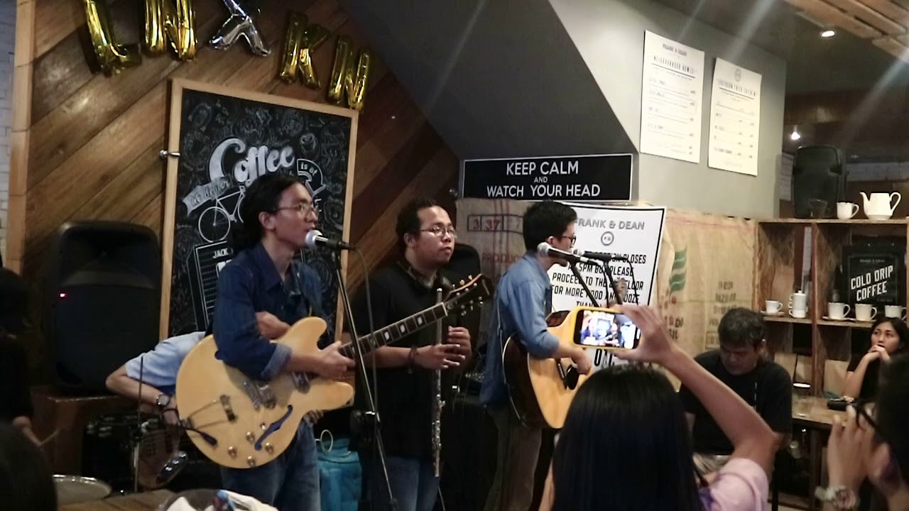Bukang-liwayway - Munimuni (Live at Frank & Dean) - YouTube