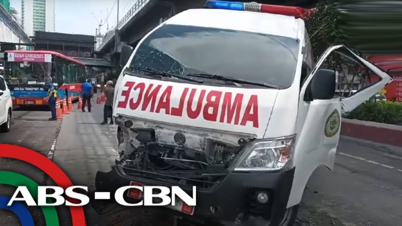 Ambulansya sinalpok ng bus sa EDSA - YouTube