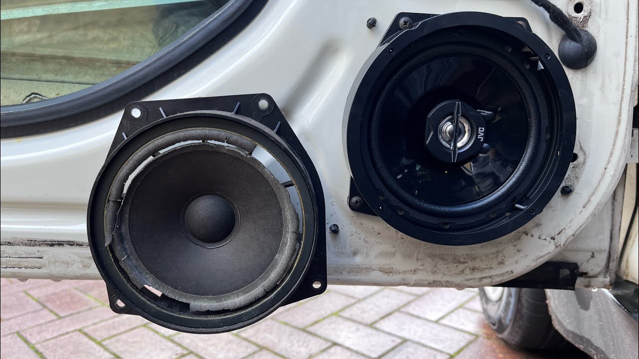 MINI Cooper R50 gets JVC Speakers - YouTube