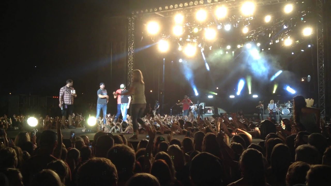 Luke Bryan show finale - YouTube
