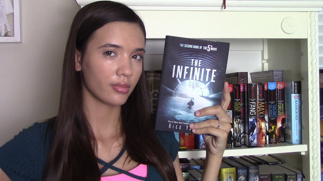 THE INFINITE SEA BOOK REVIEW - YouTube